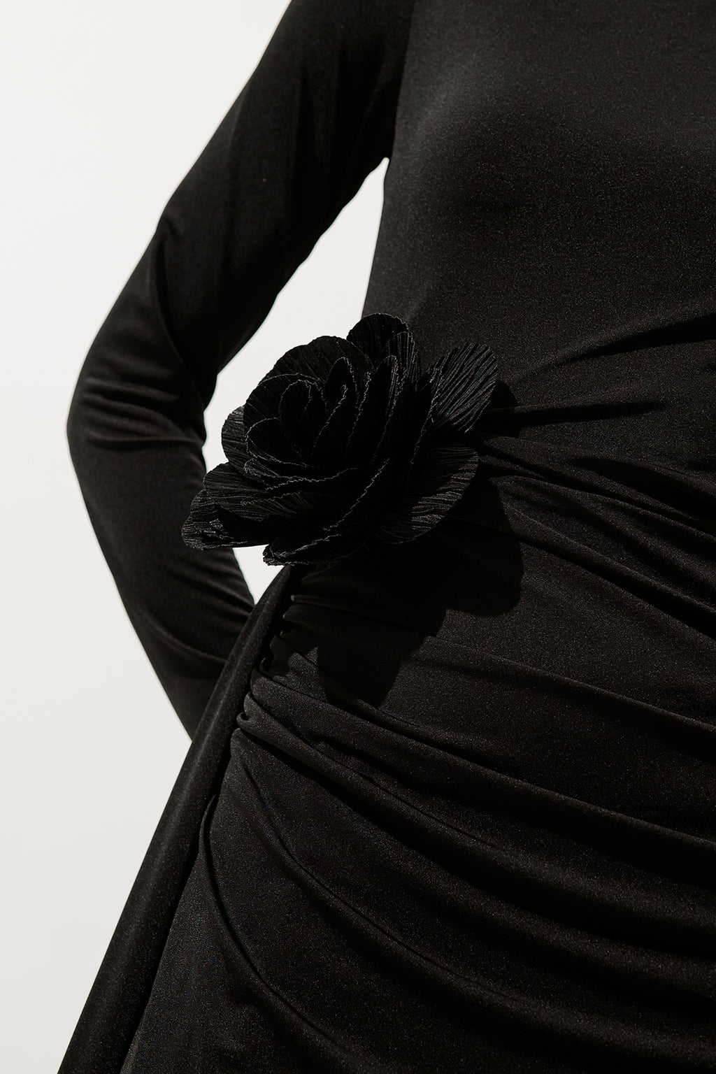 Lora Floral Brooch Black – Manuka